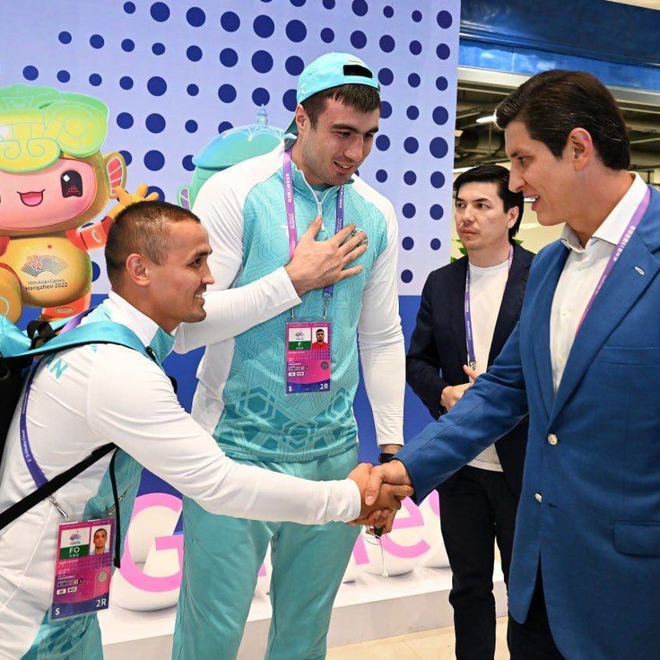 Отабек Умаров Хитойда спортчиларимизни йўқлади (фото)